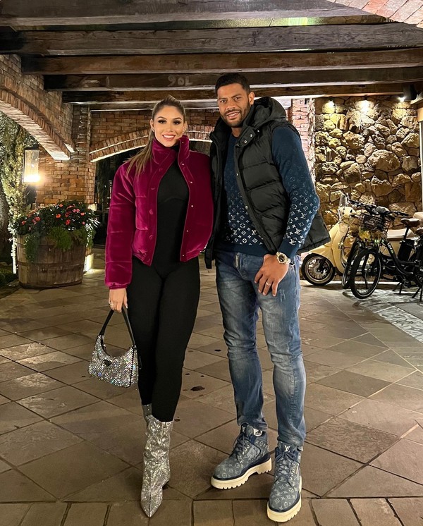 Hulk abre álbum romântico com Camila Ângelo: 'Minha eterna namorada'