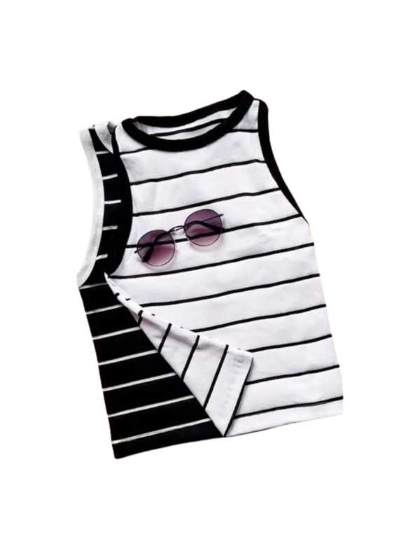 Regata canelada: 8 opções de blusas basiquinhas para não tirar do corpo