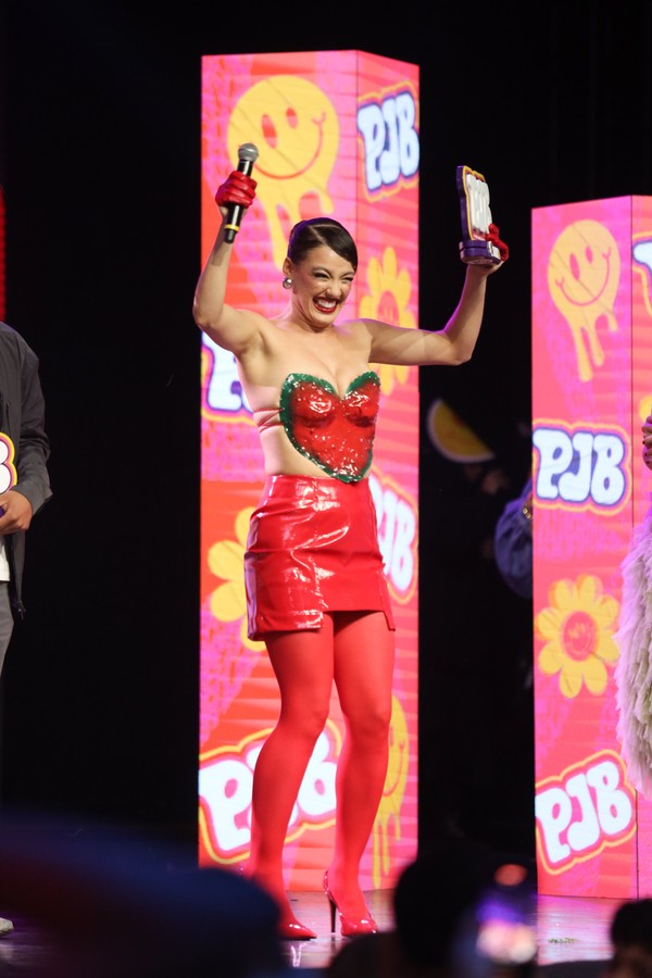 Ex-BBB Davi Brito, João Silva e mais famosos marcam presença no Prêmio ...