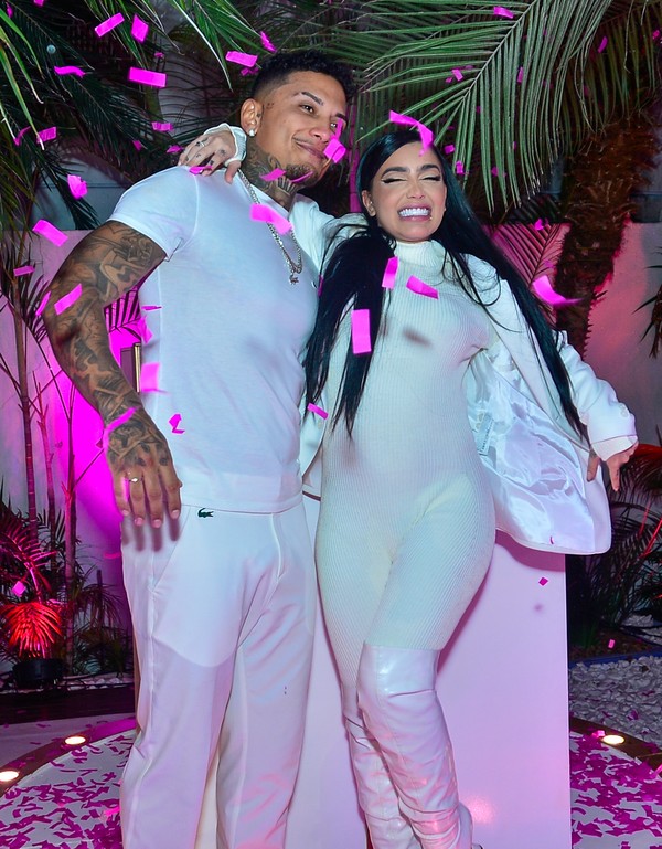 MC Mirella e Dynho revelam sexo e nome de bebê em evento luxuoso