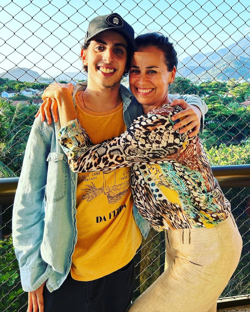 Daniela Escobar posta fotos de filho com Jayme Monjardim; veja