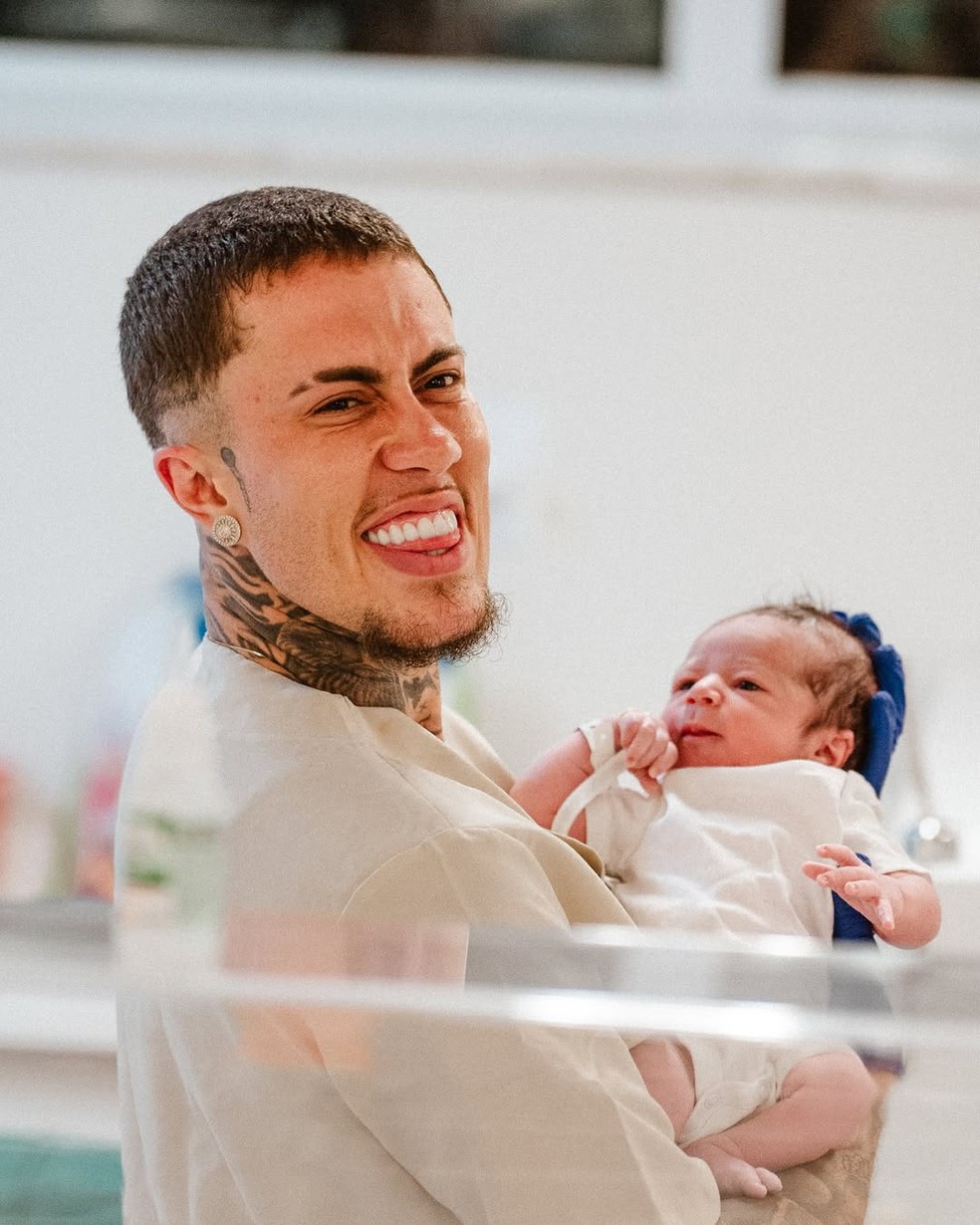 MC Daniel eleva o nível de fofura em álbum de cinco meses do filho ...