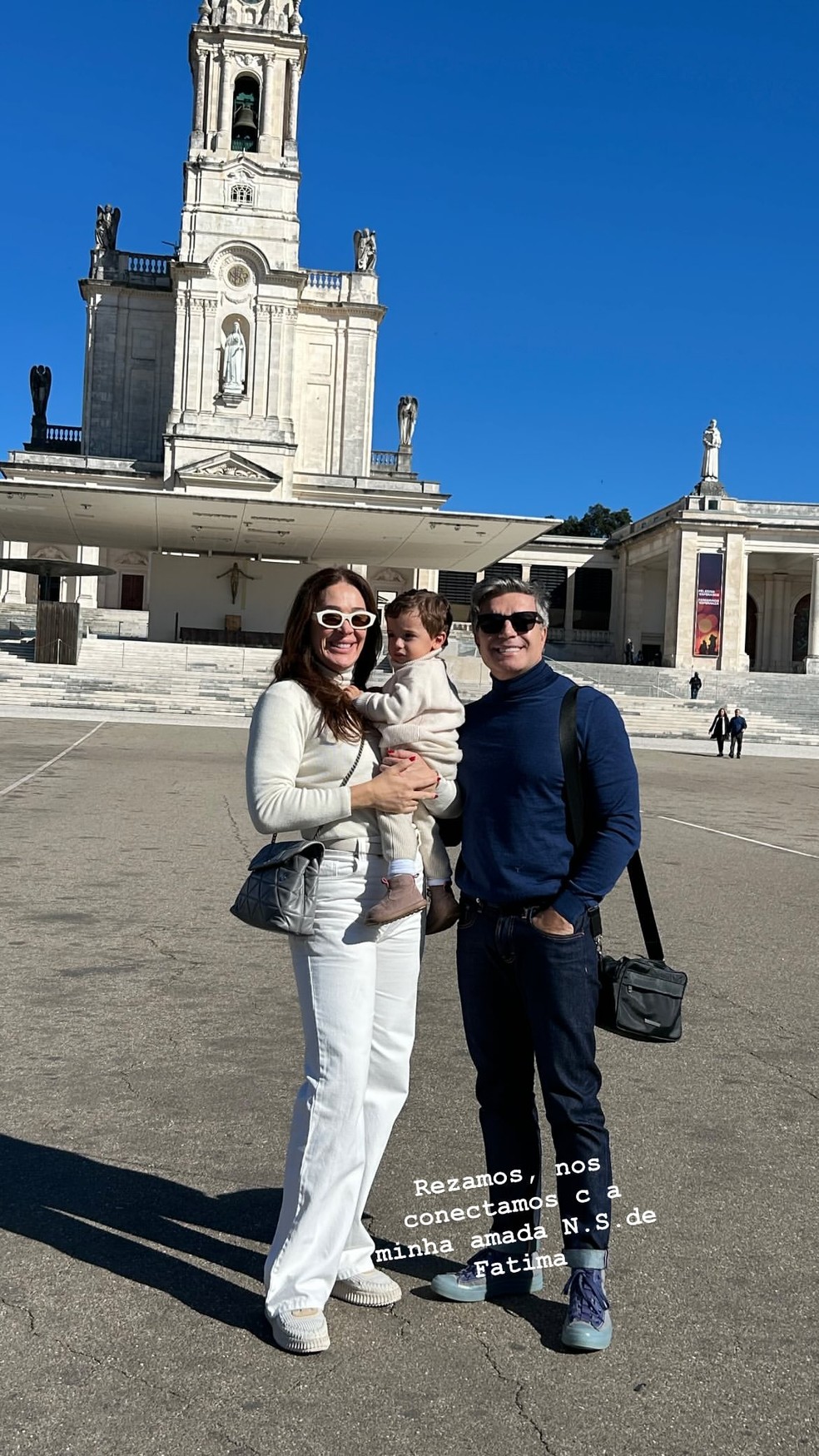 Claudia Raia e Jarbas Homem de Mello curtem Portugal com o filho, Luca