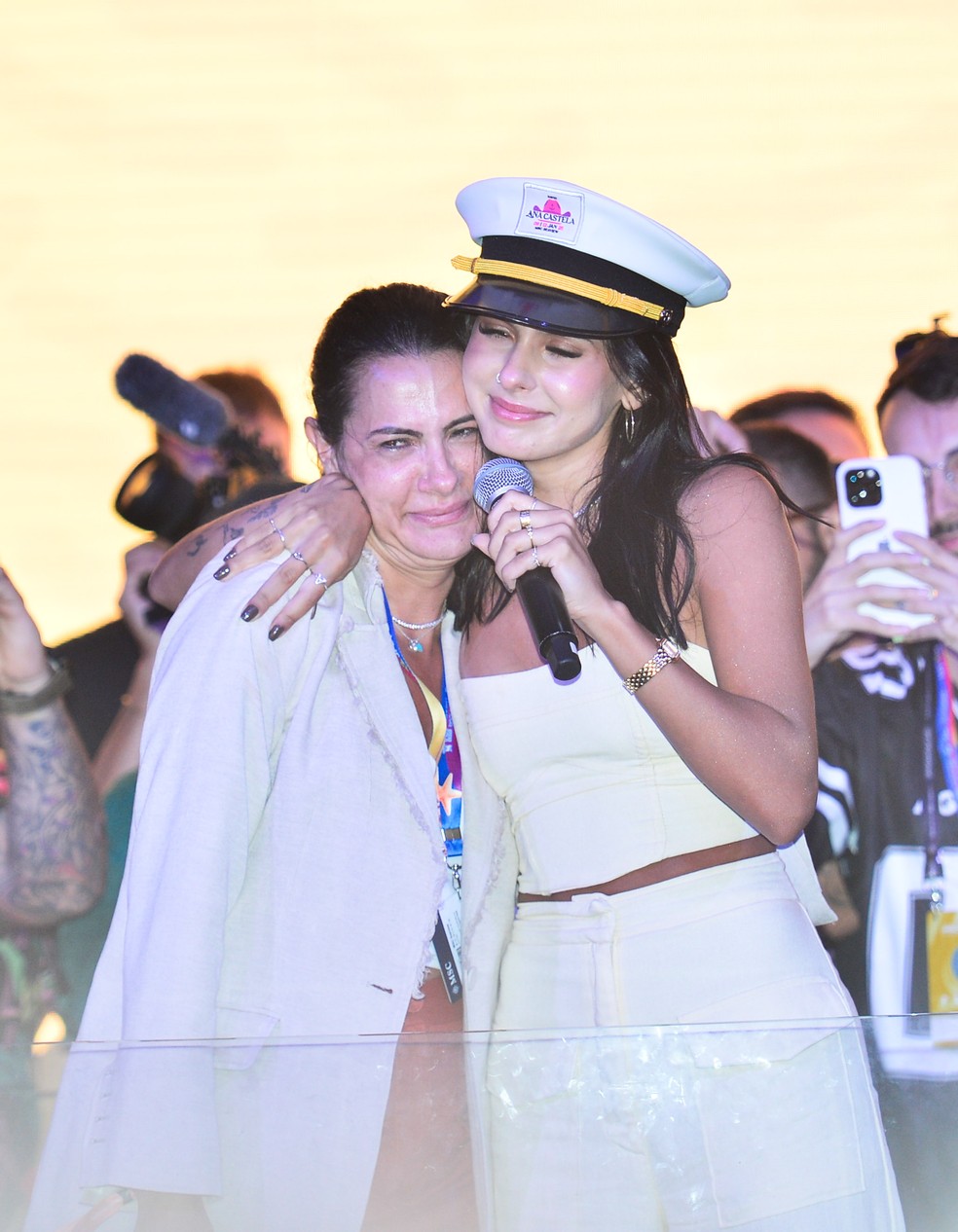 Ana Castela chega a Santos para embarcar no cruzeiro 'Férias com a ...