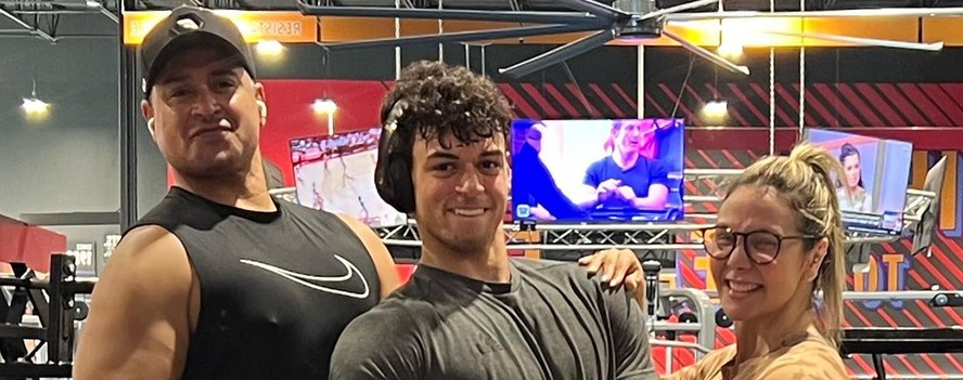 Carla Perez malha com Xanddy e filho, e brinca sobre os saradões ...