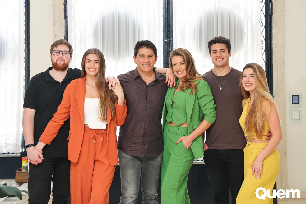 Luma, filha de Elaine Mickely e César Filho, apresenta o namorado ...