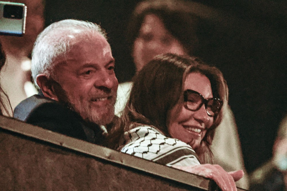 Show de Maria Bethânia reúne o presidente Lula, Janja e famosos em SP