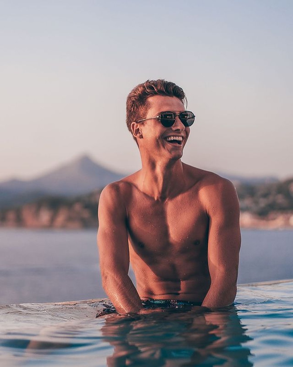 Quem é Rodrigo Guth, jogador de futebol clicado abraçado com Juliette