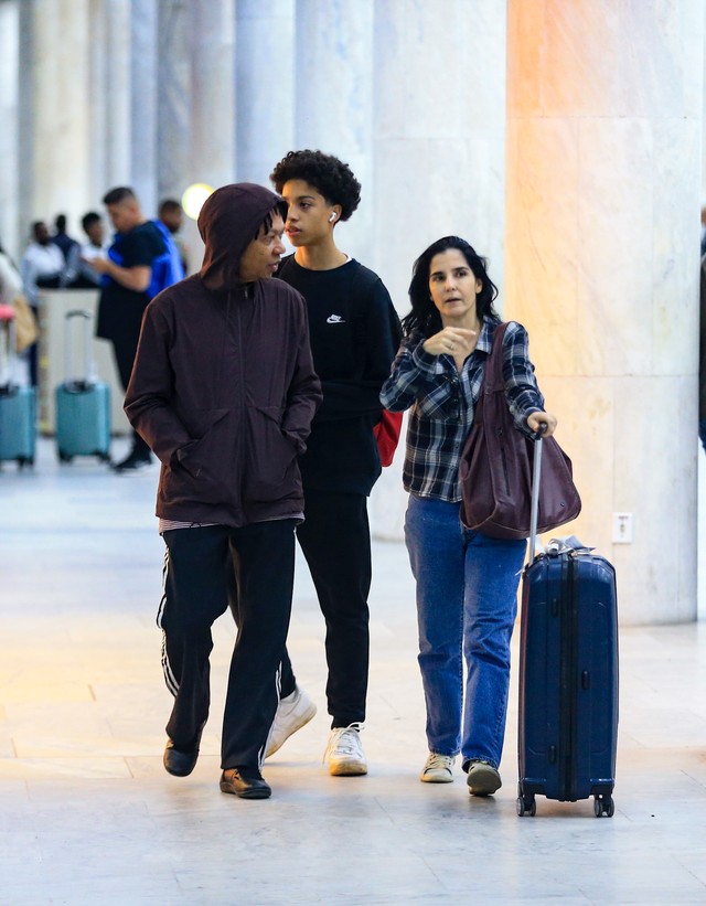 Djavan protagoniza momento fofo ao lado de um de seus cinco filhos e da ...