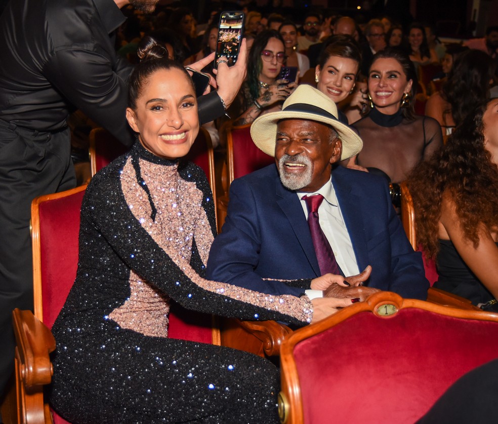 Camila Pitanga reúne a filha, o pai e o namorado no lançamento de ...