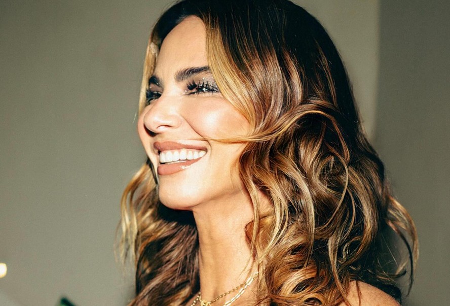 Salto alto e fio-dental: Luciana Gimenez é criticada por look usado em ...