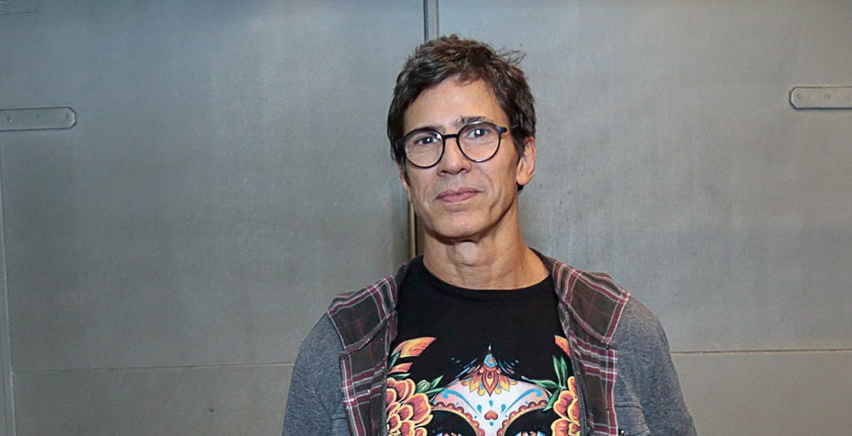 Galã dos anos 90, Leonardo Bricio faz aparição rara em noite de teatro