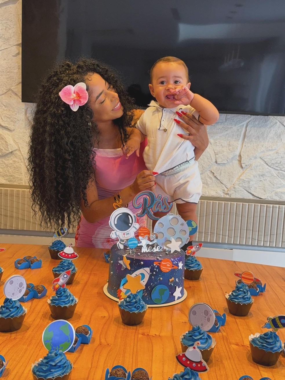 Lorena Maria celebra o 9º mesversário de Rás, seu filho com MC Daniel