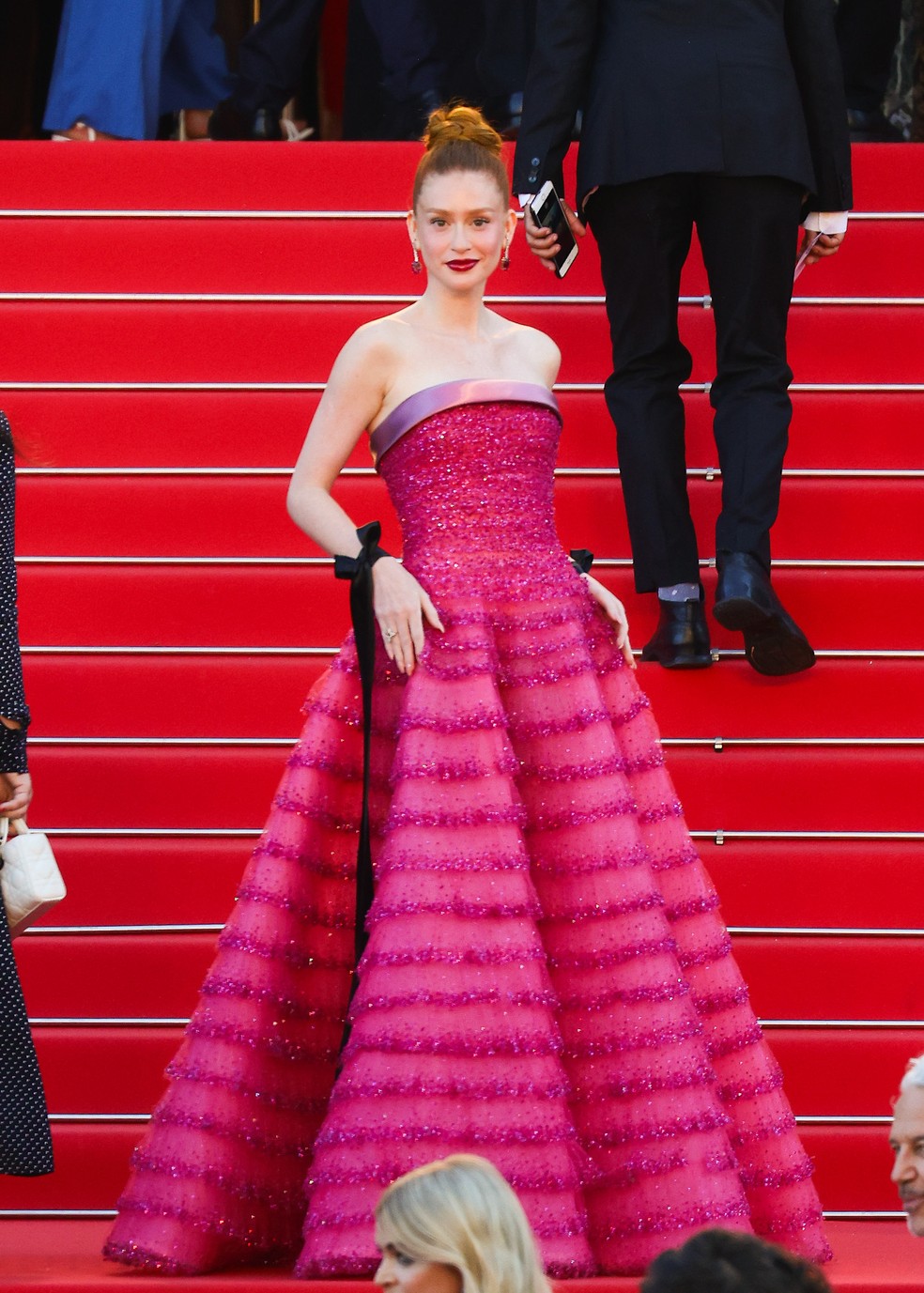 Marina Ruy Barbosa desfila deslumbrante em Cannes e manda beijinho para ...