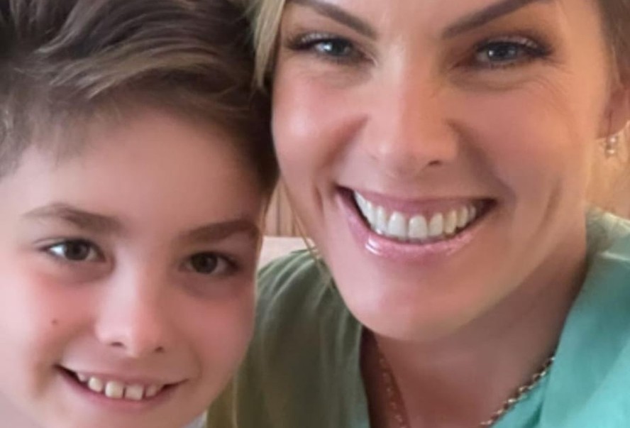 Ana Hickmann posta sorridente com o filho após agressão do marido: 'Vai ...