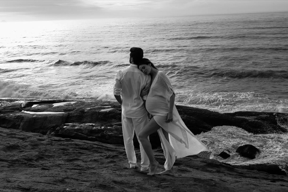 Camila Queiroz abre álbum de fotos e celebra a espera da primeira filha ...