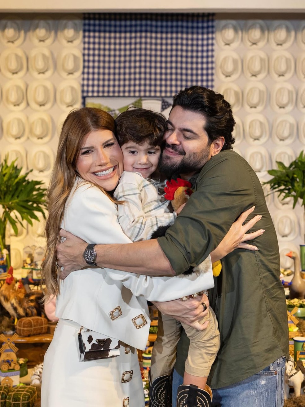 Sertanejo Cristiano e esposa celebram aniversário do caçula, que nasceu ...