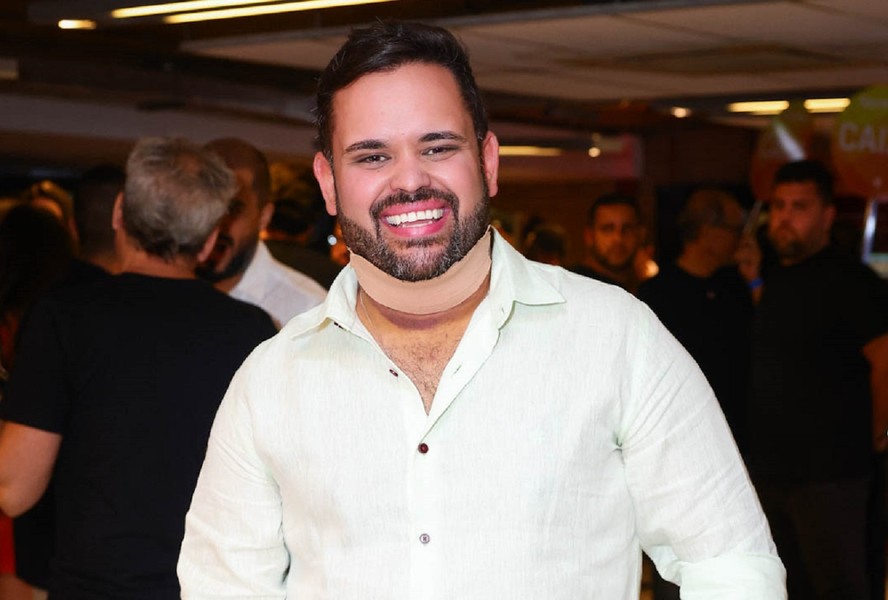 Após lipo de papada, ex-BBB Michel descarta novos procedimentos: 'Não ...