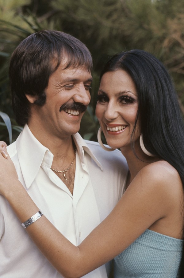 Cher diz que o ex, Sonny Bonno, quis matá-la durante casamento turbulento