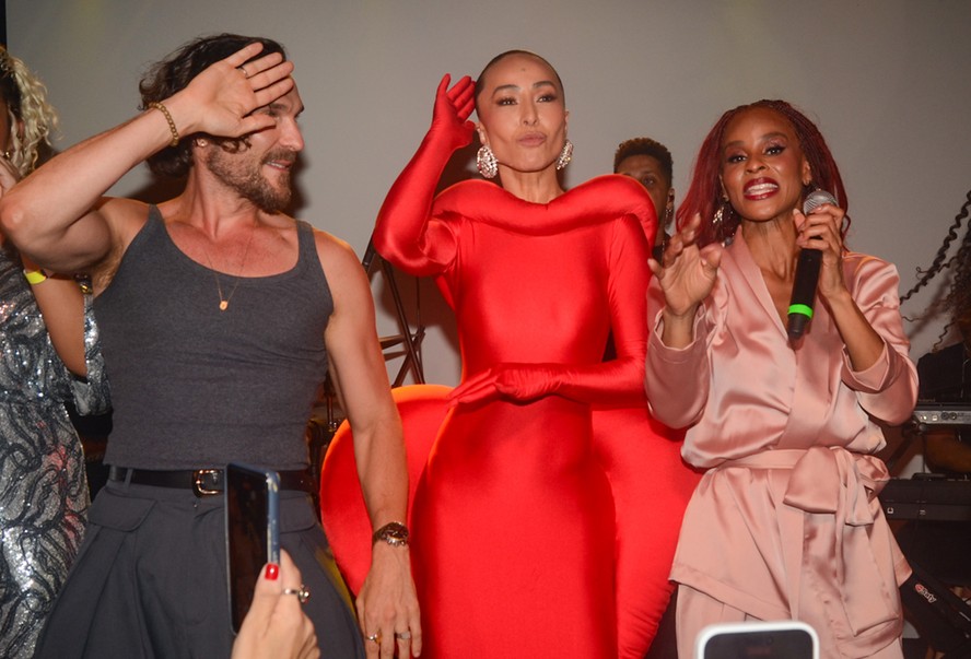 Sabrina Sato e Igor Rickli dançam 'Ragatanga', do Rouge, ao som de ...