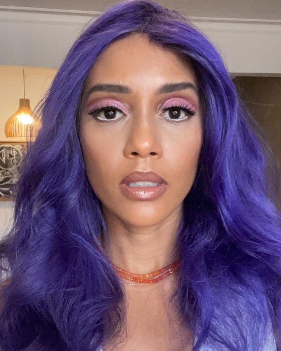 Taís Araujo aparece irreconhecível e diverte fãs ao brincar com perucas