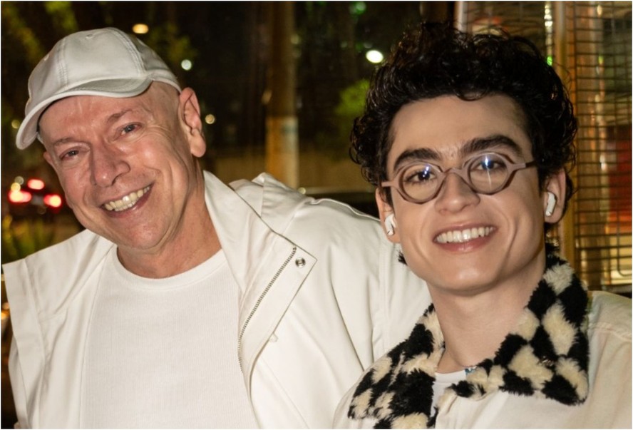 Leandro Karnal e o marido, Vitor Fadul, prestigiam festa de um ano de Les Deux Magots