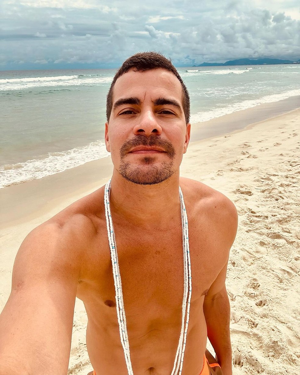 Thiago Martins exibe 'tanquinho' e adianta detalhes de novo personagem