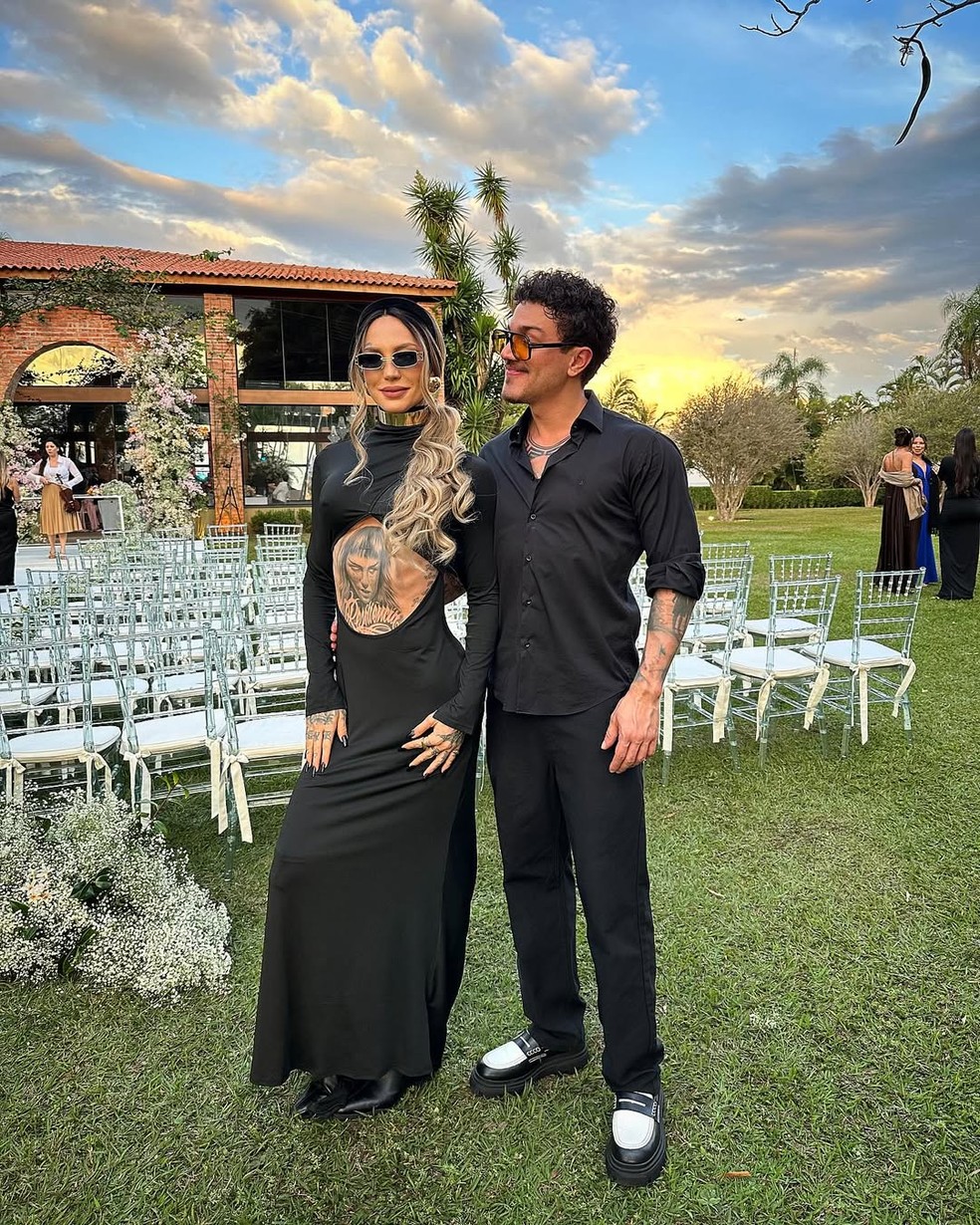 Com noiva grávida, influenciador Gusta se casa e reúne famosos em festa