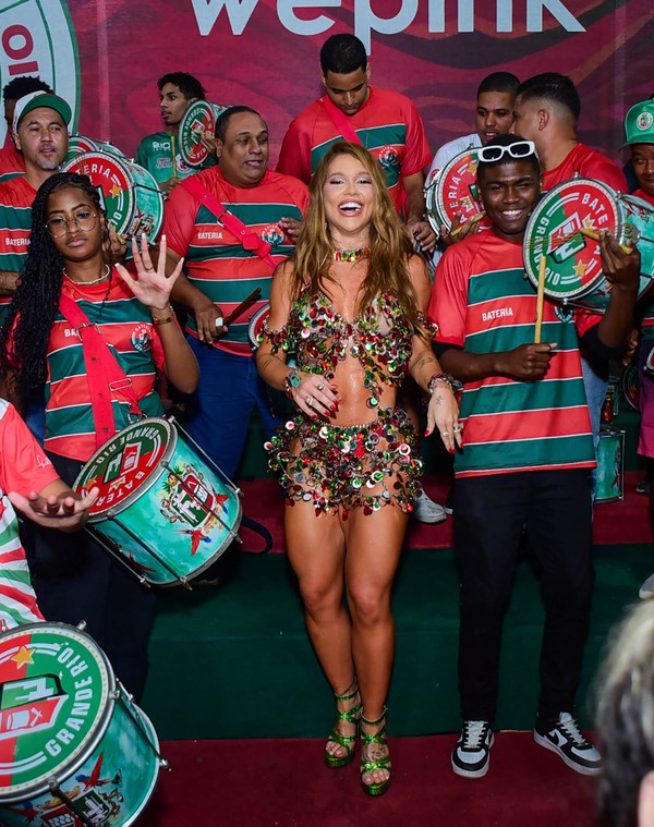 Após virar meme, Virginia tem aulas e recebe elogios pelo samba no pé ...