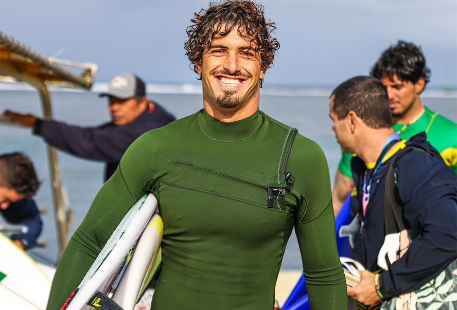 Olimpíadas: 'Chumbinho' é favorito no surfe com apenas 23 anos