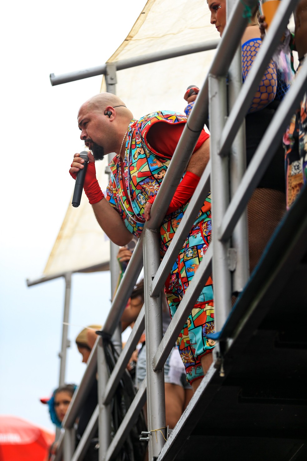 Pocah rebola muito ao se apresentar em cima de trio elétrico no Centro ...