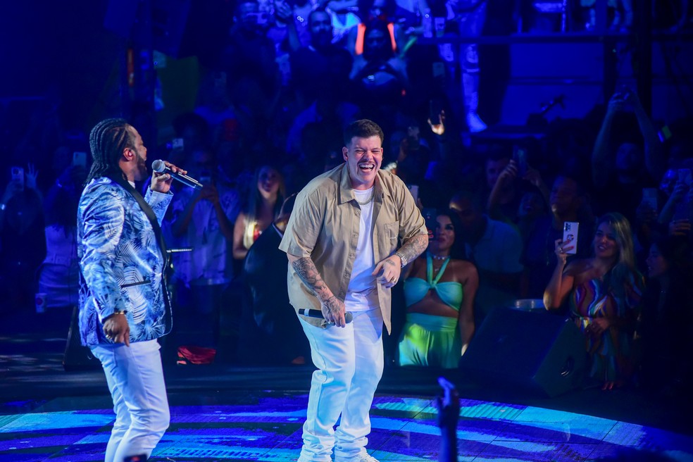 Xande de Pilares recebe famosos no palco e na plateia em gravação do ...