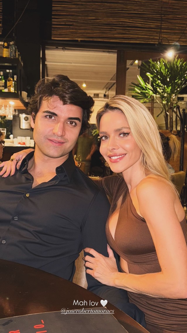 Monique Alfradique reúne o namorado bilionário, pais e irmã no ...