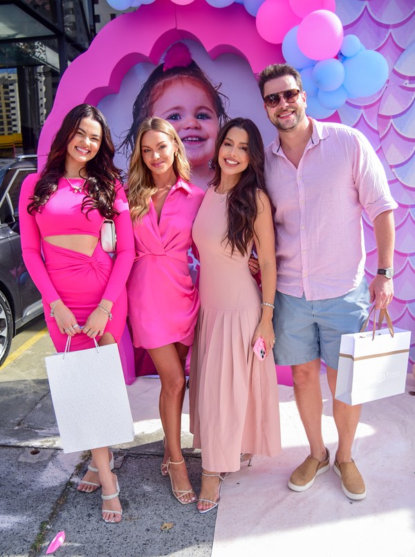 Filha de Viih Tube e Eliezer, Lua ganha festão da 'Barbie Sereia' para comemorar 2 anos