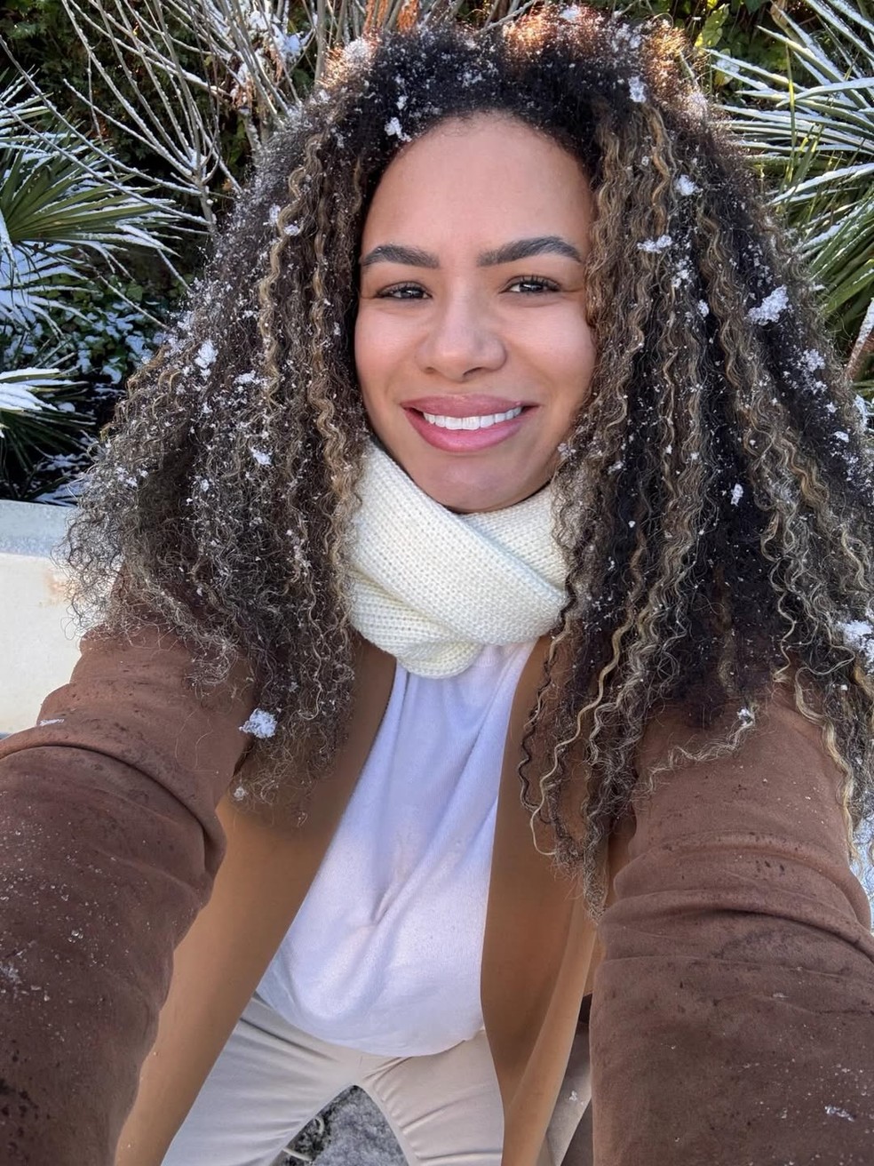 Babá de José Leonardo vê neve pela primeira vez: 'Só gratidão'