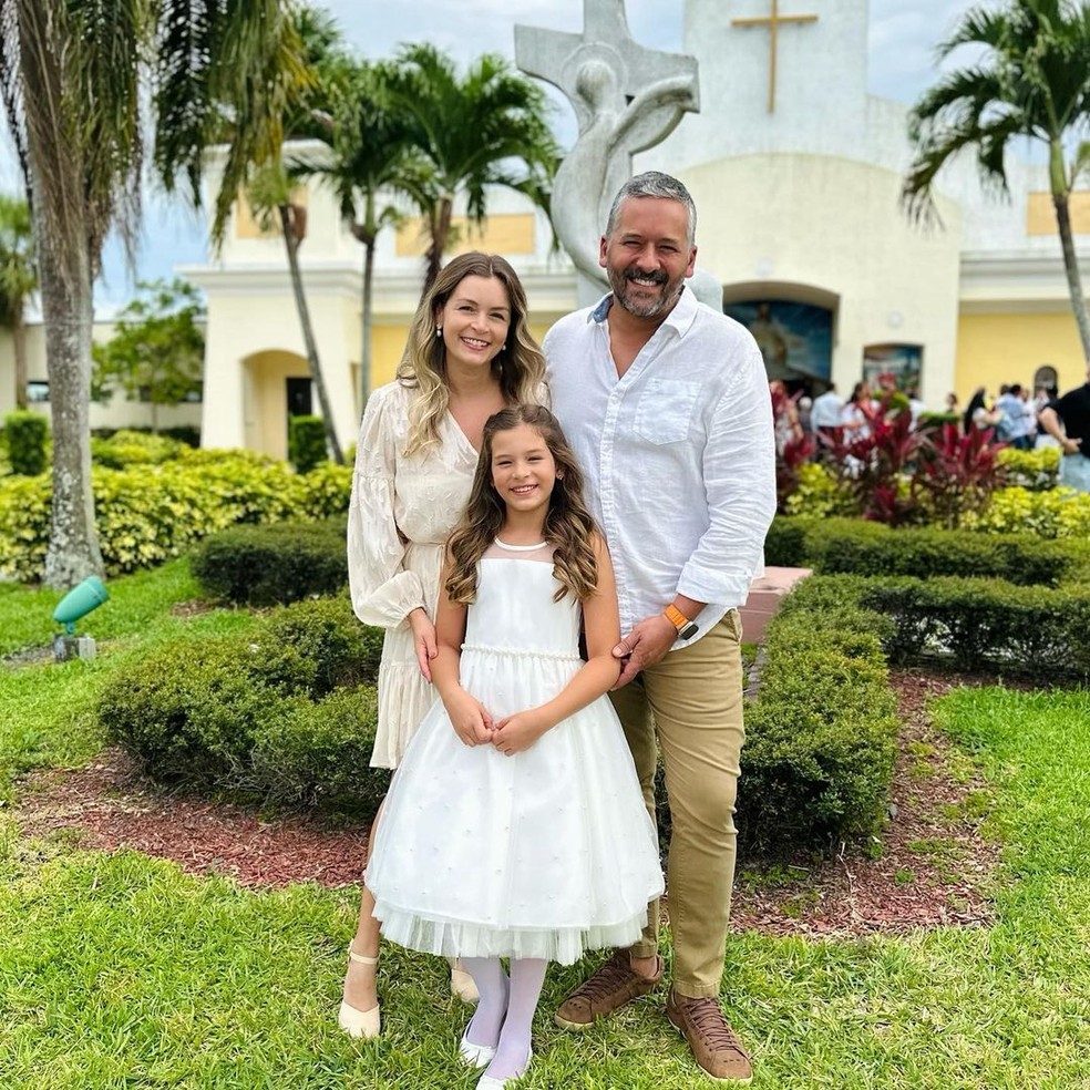 Bianca Castanho compartilha cliques da Primeira Comunhão da filha; veja