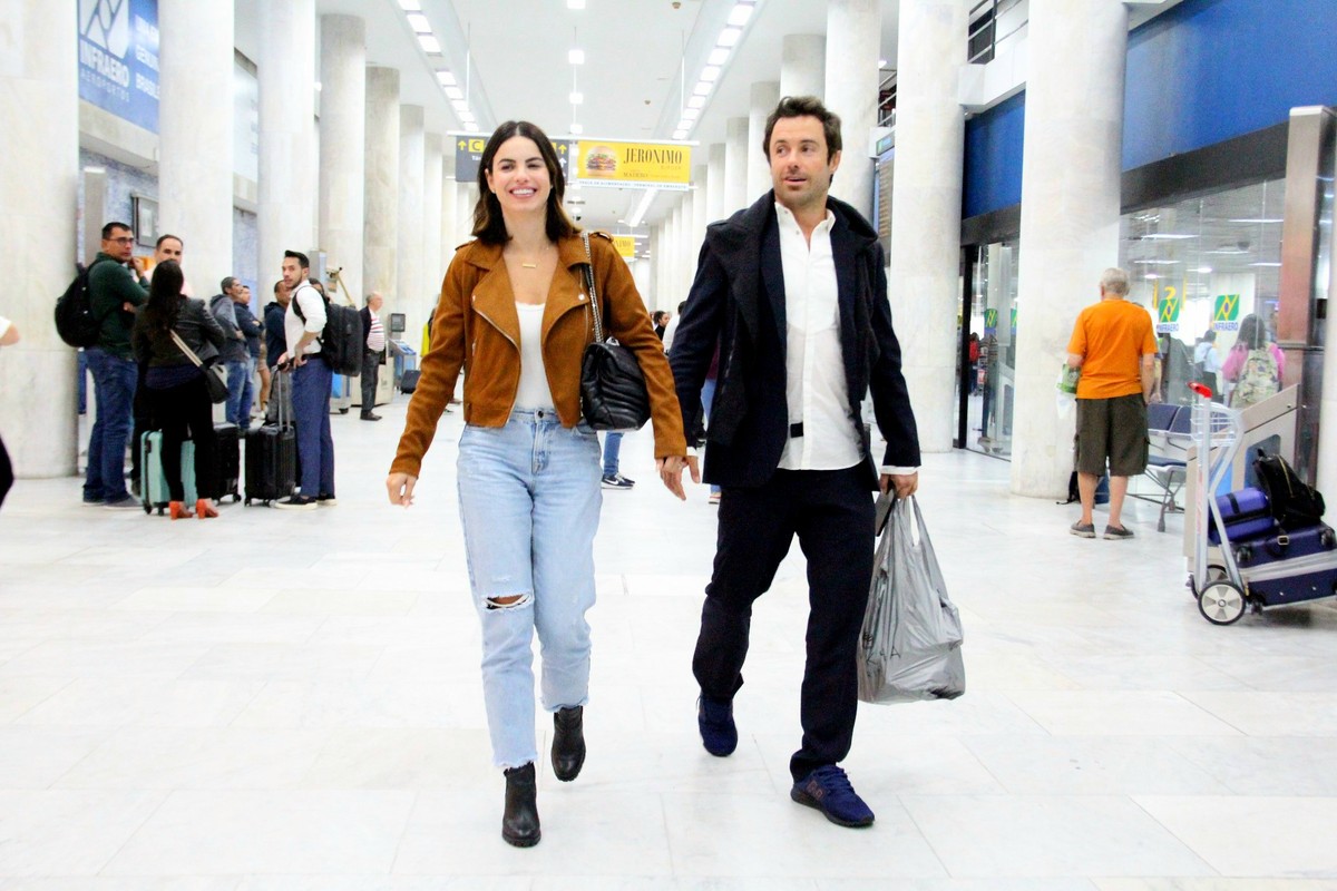 Sthefany Brito e Kayky Brito desembarcam juntos no Rio de Janeiro