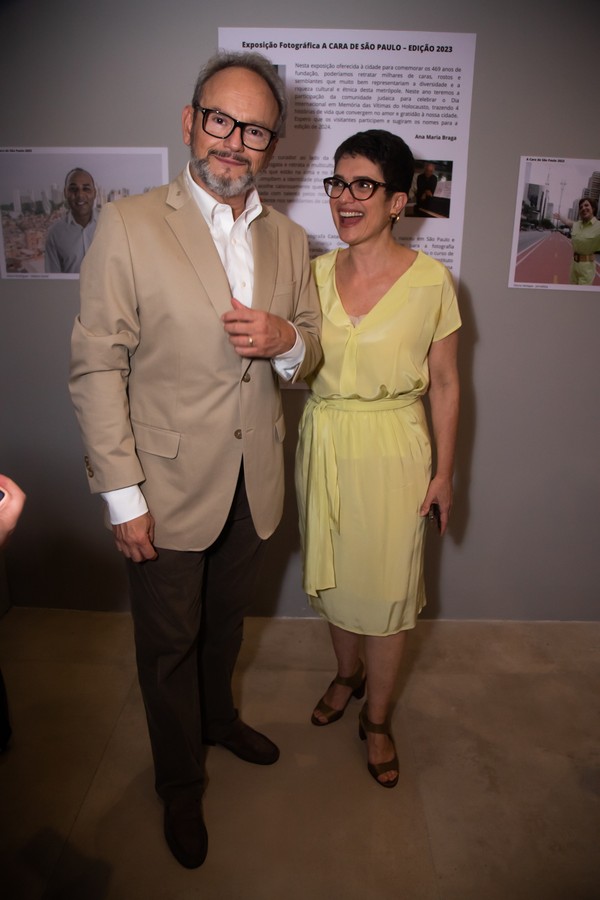 Sandra Annenberg e Ernesto Paglia trocam beijo em evento