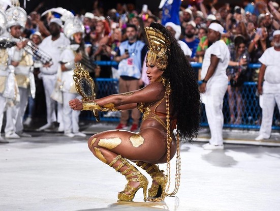 Saiba tudo sobre: Evelyn Bastos | Rainha de bateria da Mangueira