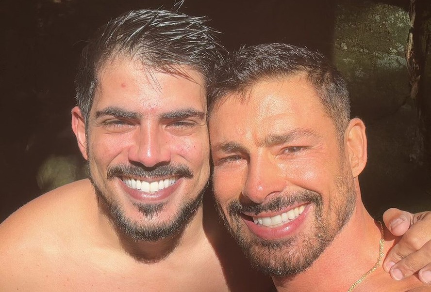 Cauã Reymond aproveita natureza com irmão bonitão, Pável, e fãs elogiam ...