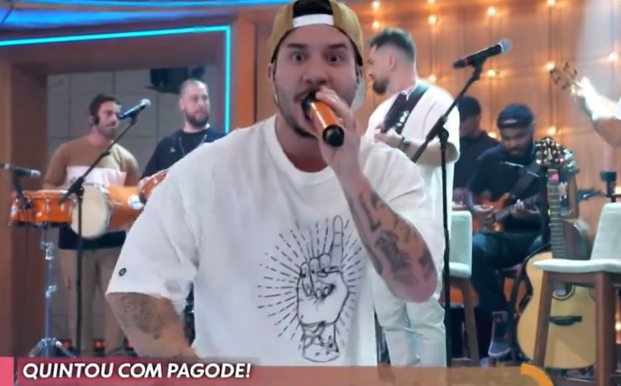 Vocalista do Jeito Moleque vira meme ao errar letra de hit dos ...