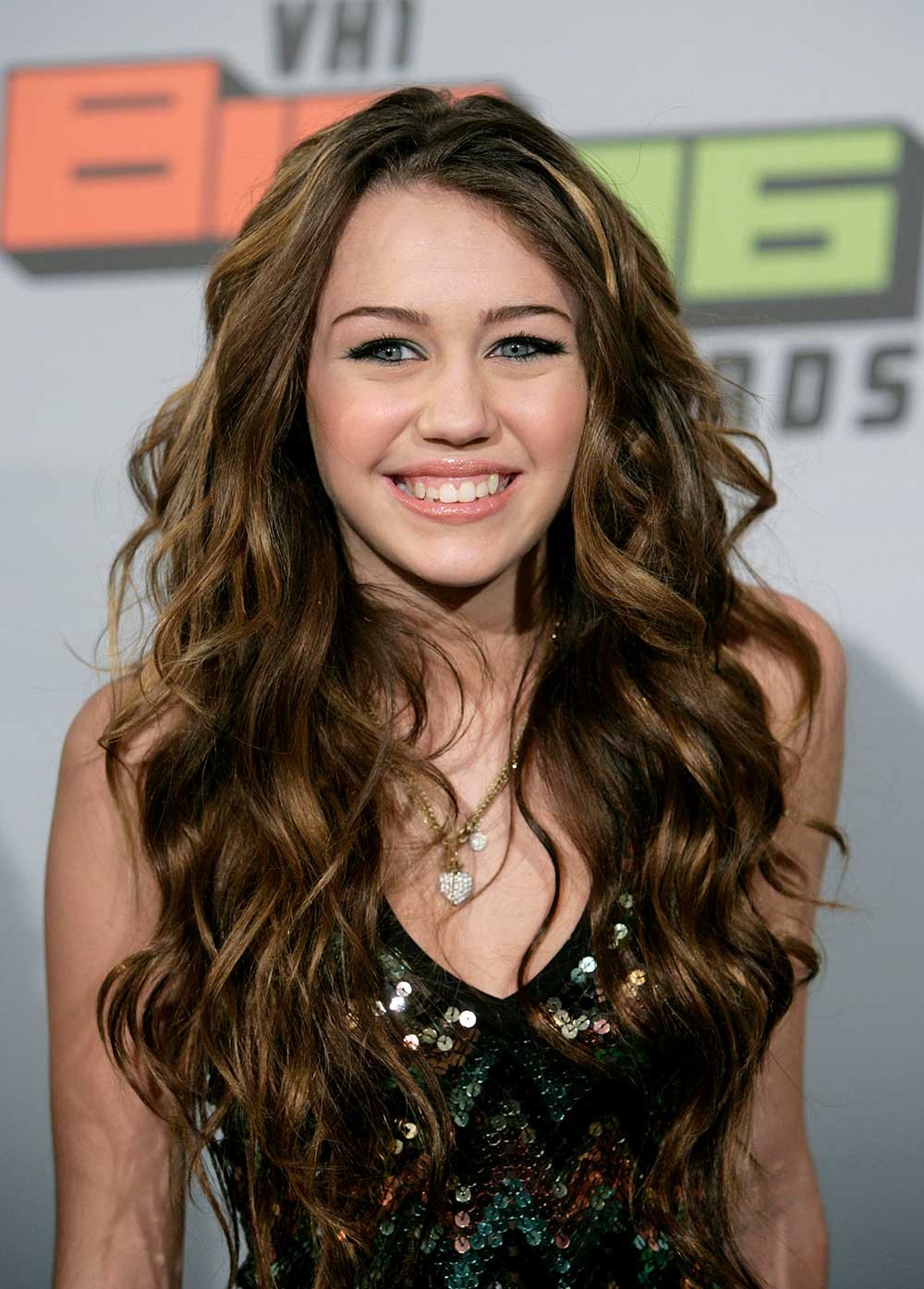 Miley Cyrus é detonada na web após procedimentos estéticos