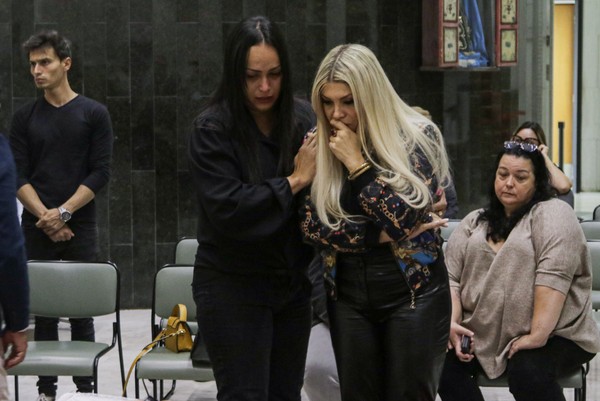 Cantor Nahim é velado em cerimônia aberta ao público em São Paulo