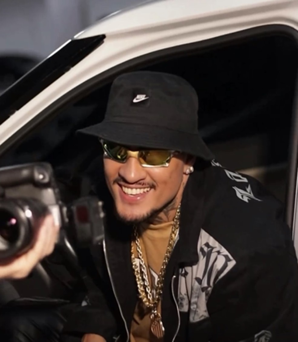 MC Binn faz ensaio e adianta detalhes de novo álbum: 'Bastante love songs'