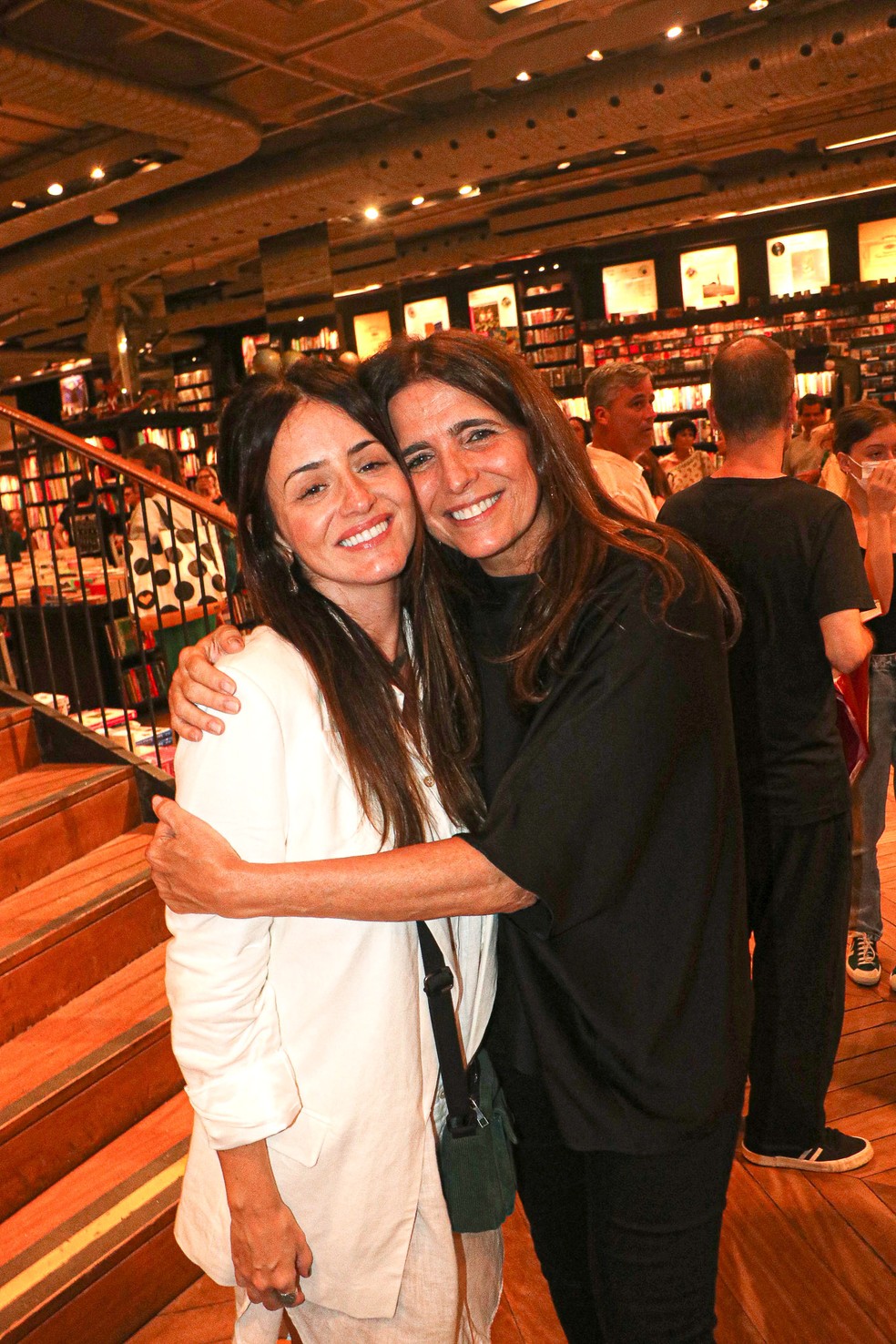 Malu Mader, Tony Bellotto e Charles Gavin vão a lançamento de livro ...