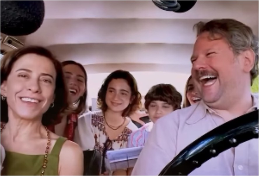 Fernanda Torres compartilha vídeo de melhores momentos do set de 'Ainda Estou Aqui': 'Nossa família'