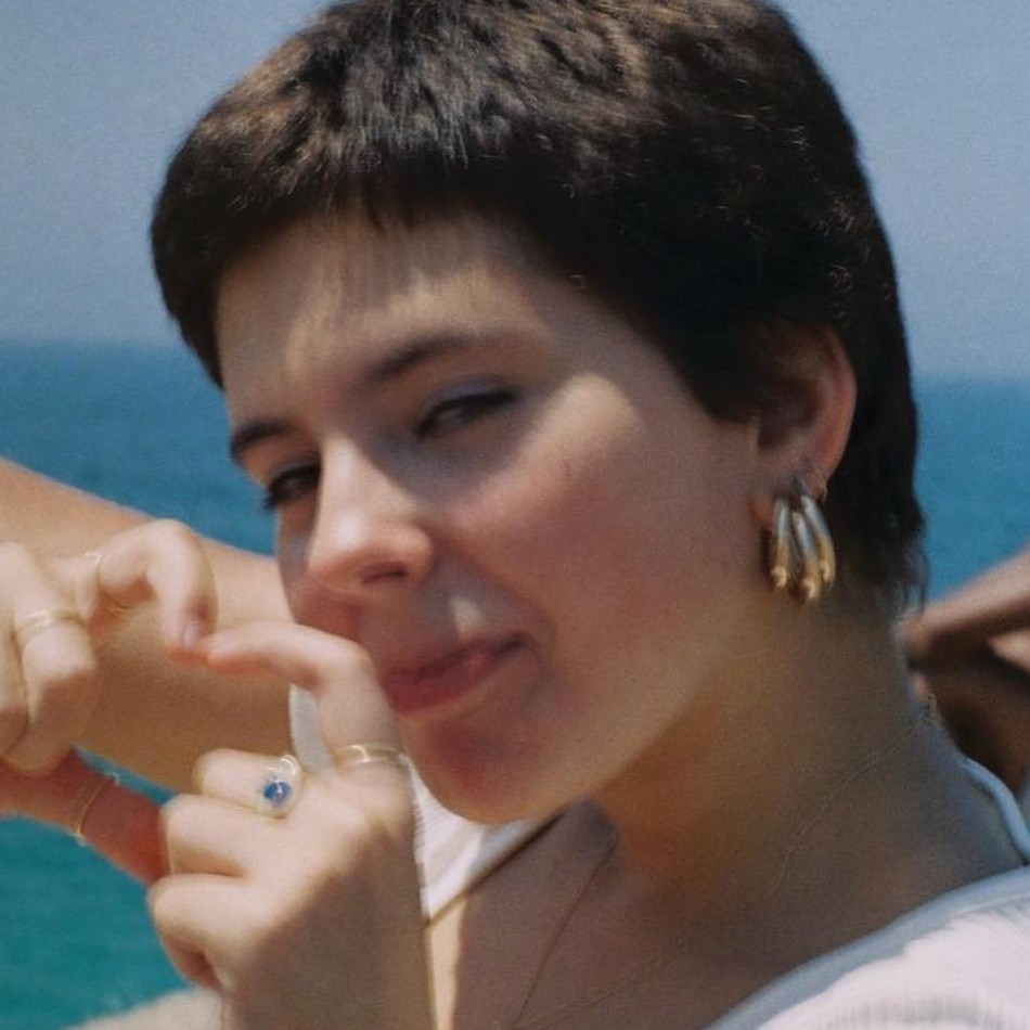 Saiba tudo sobre: Flor Gil