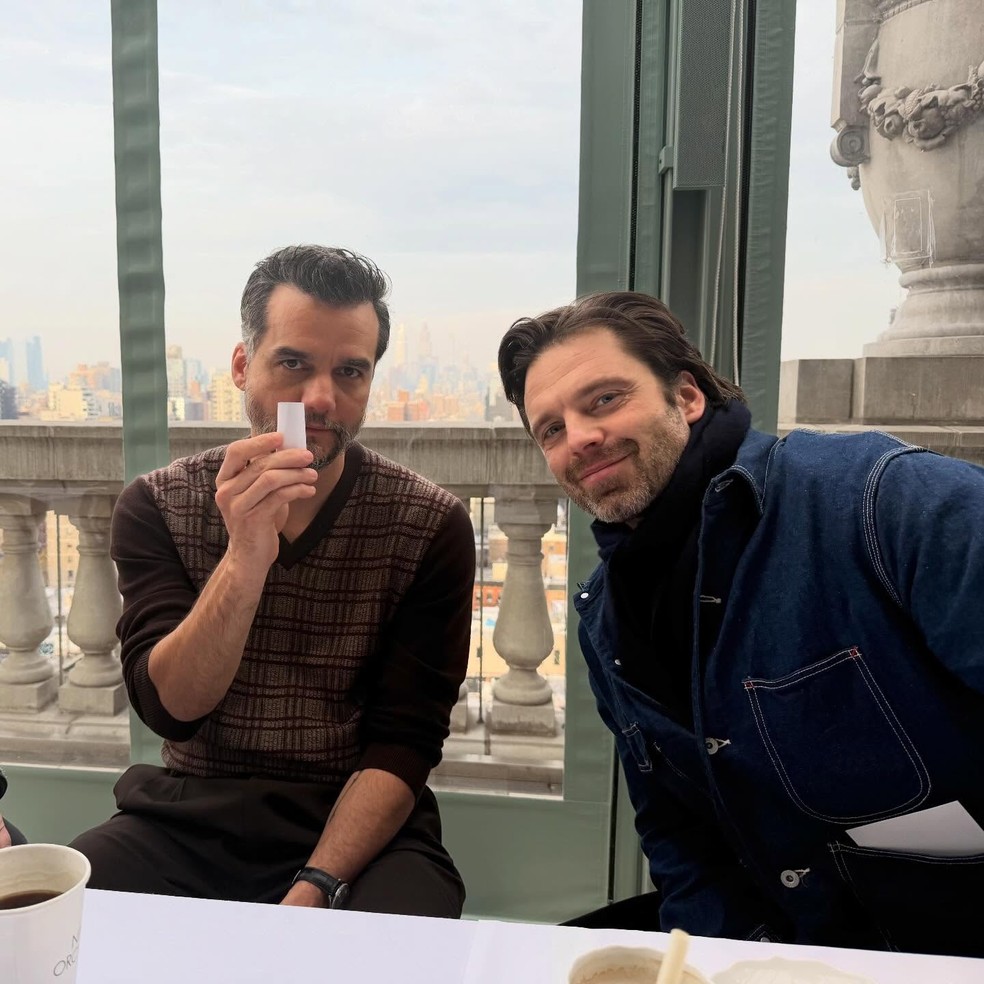 Wagner Moura posa com astro da Marvel em Nova York e web vai à loucura