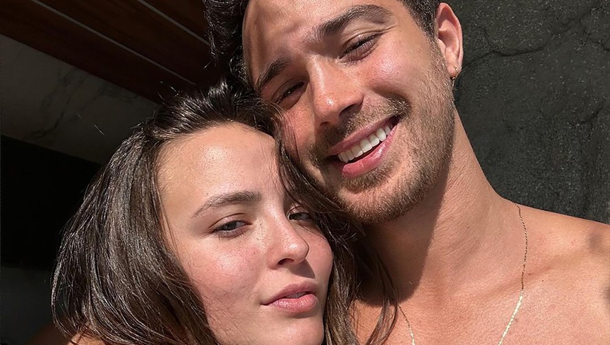 Larissa Manoela comemora 1 ano com André Luiz Frambach, e se declara