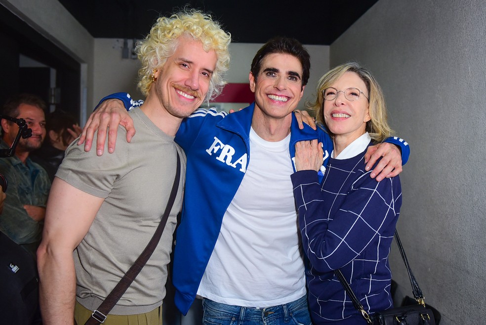 Reynaldo Gianecchini recebe a ex-mulher, Marília Gabriela, e filho dela ...